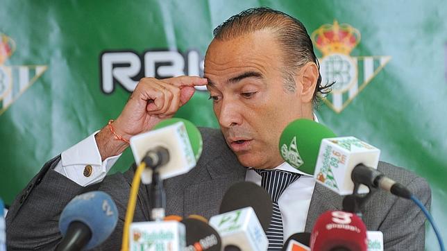 Luis Oliver, en una rueda de prensa. - sevilla.abc.es