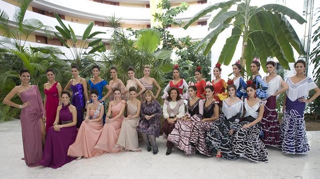 Las candidatas a Miss Sevilla lucen los vestidos con las diseñadoras ...