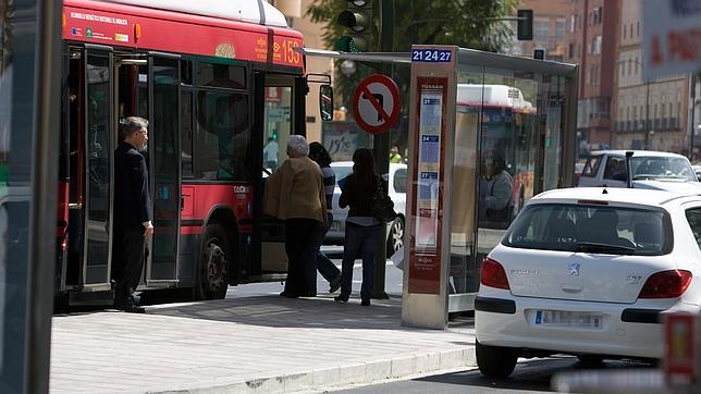 Parada de autobús de la calle Luis Montoto - abcdesevilla.es