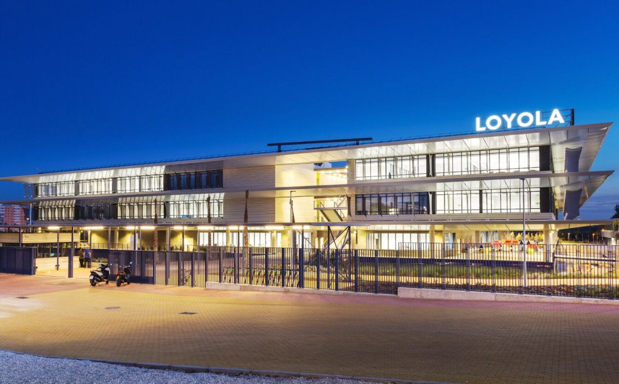 Loyola Másteres encabeza la empleabilidad en Andalucía • Andalucía es ...