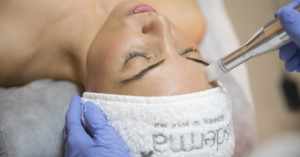 Consejos del dermatólogo Dr. Gabriel Serrano desde su clínica de Sevilla