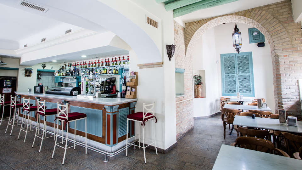 Bar Goya, una de las joyas gastronómicas y artísticas de Carmona ...