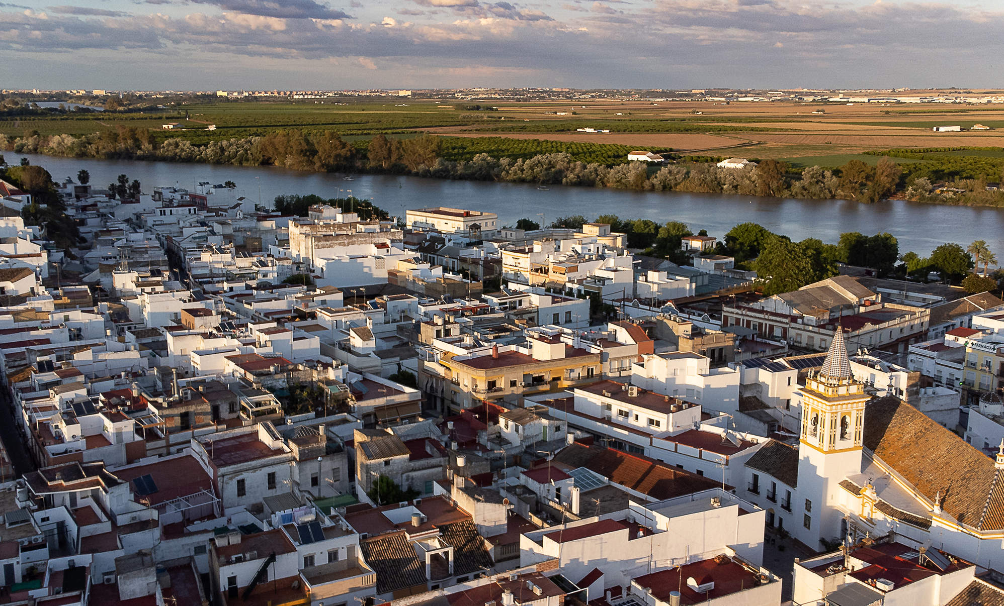 Dicen que si vas a Coria del Río querrás quedarte para siempre ...