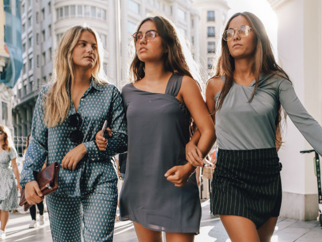 Lo último en sombreros y tocados para invitadas de otoño-invierno ...