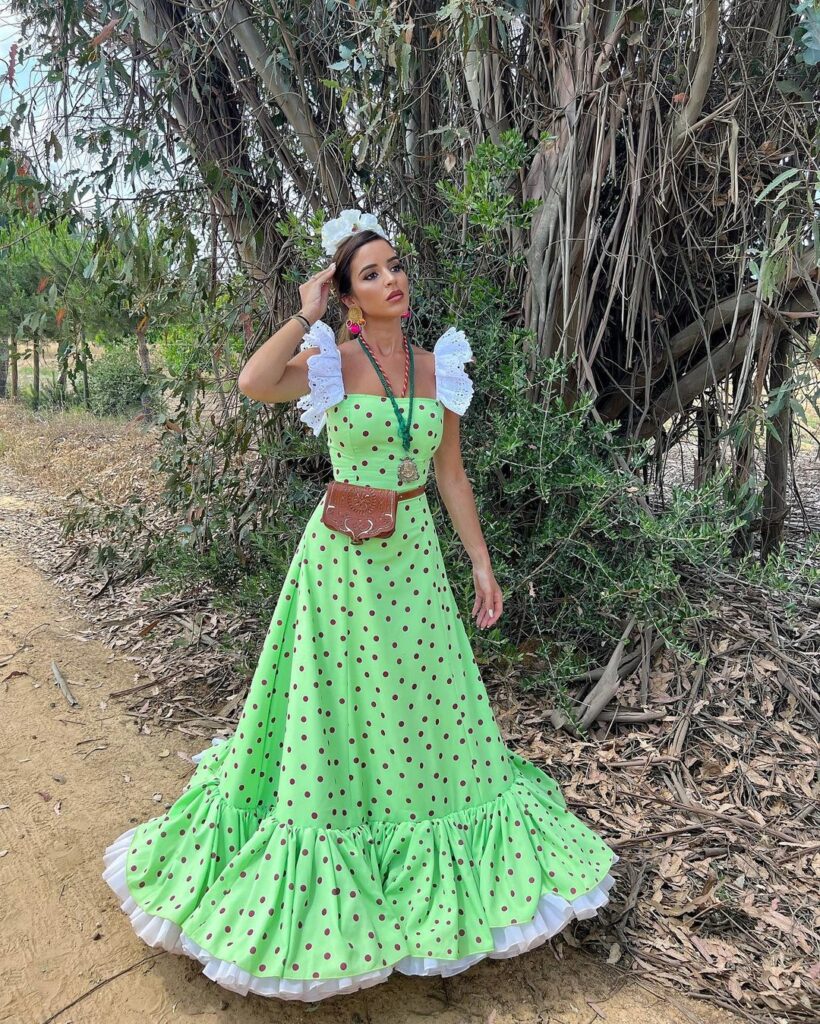 Los looks de las famosas e influencers que están haciendo el Camino del ...