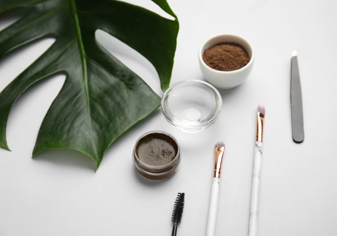Henna para las cejas: la solución a teñirlas que las deja más naturales