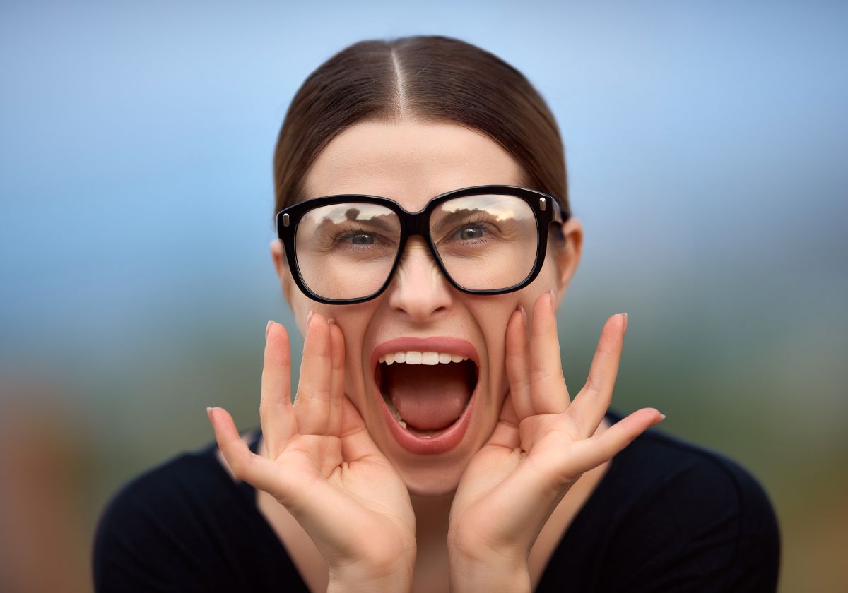 Hablar en voz alta no es de 'locos': este es el significado según los psicólogos